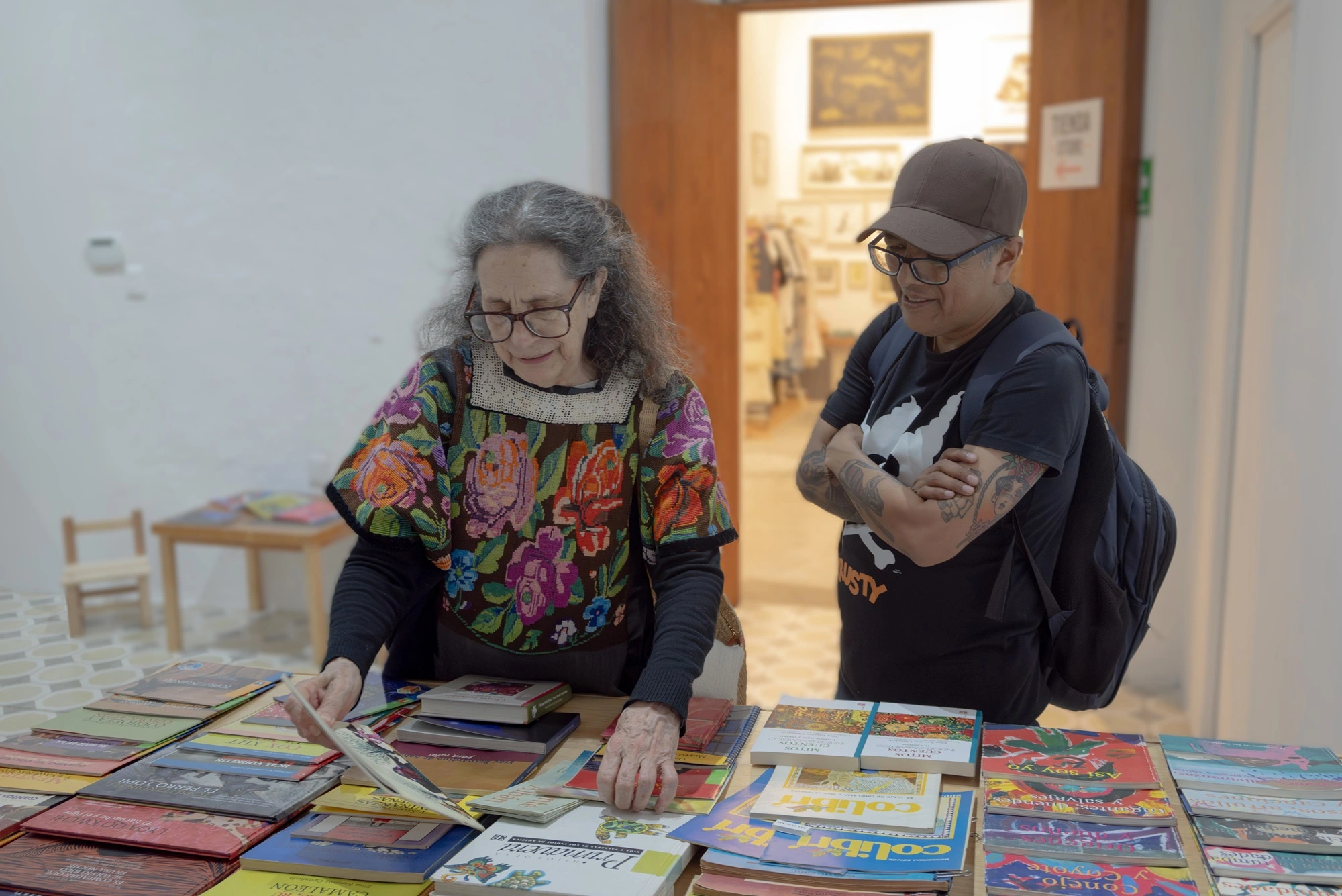 Elisa Ramírez Castañeda: “Hay que hacer vivir los libros” – OM